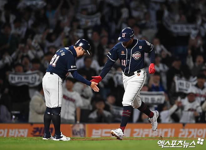 'PS 1호 홈런 나왔다' 두산 로하스, NC 태너 상대 달아나는 솔로포 쾅! [WC1]