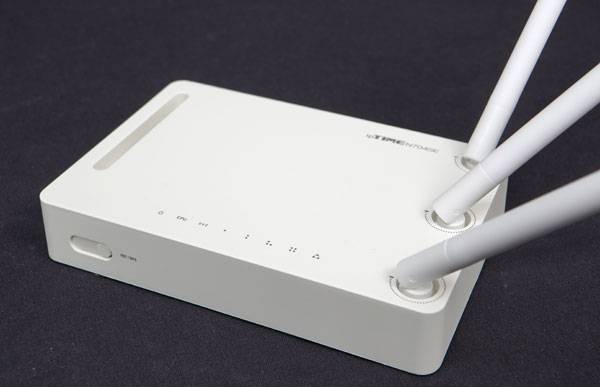 n규격 300Mbps 무선 속도의 실속형 공유기, ipTIME N704SE | 보드나라/케이벤치