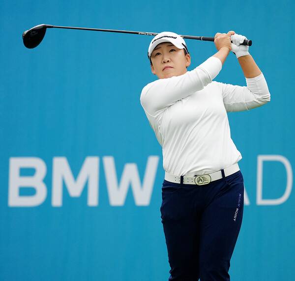 신지애, BMW 대회 3R 공동 7위로 '역전 우승 도전'…아마추어 박서진도 선전 [LPGA]