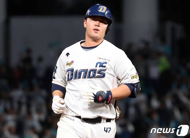 준po1 양의지 배트로 출격하는 Nc 김형준 선배의 기 받고 잘할 것