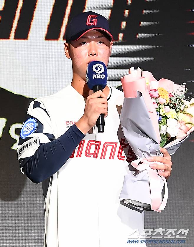 한국의 오타니 힘은 좋지만 32년만의 우승 꿈꾸는 명장 18세 고교생에 이도류 기회 주는 이유 김해포커스