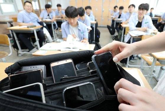 이제 자는 학생 깨워도 됩니다징벌 위한 벌청소도 될까 학생생활규정 Qanda