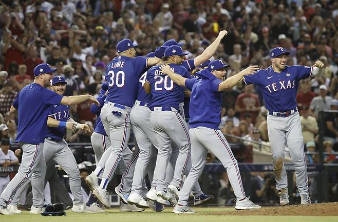 Mlb 월드시리즈 첫 우승···62년 숙원 푼 텍사스