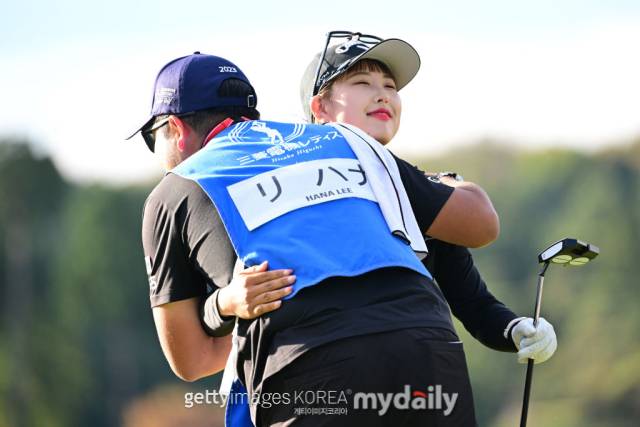 [손태규의 직설] JLPGA 이하나 캐디의 폭풍 눈물…일본을 적신 감동 '뭉클'