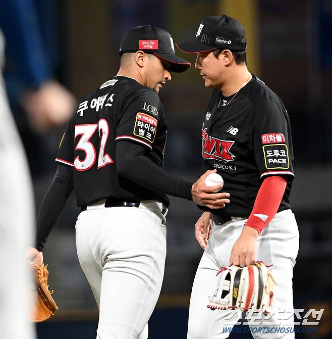 "얼굴 보면 미안한 마음이 없나... 그런게 좋다." 치명적 실책 잊고 반등. 감동의 연설까지. 베테랑의 연륜, KT의 힘이다[창원 코멘트]