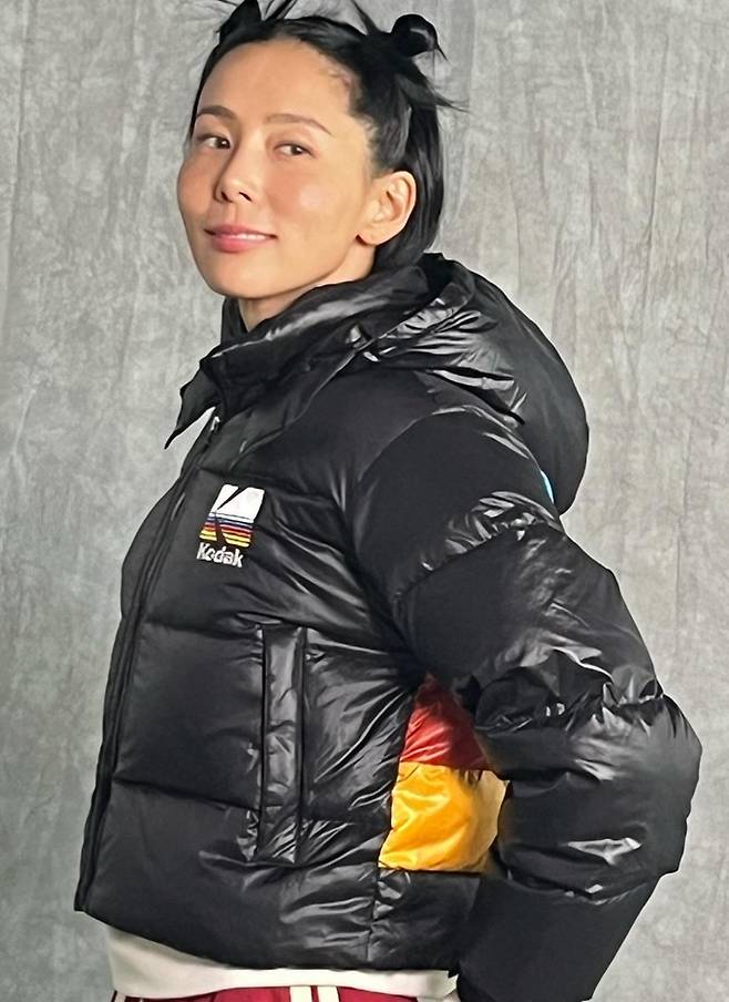 김나영 겨울 준비 끝 한발 일찍 만난 매력 만점 숏패딩룩 패션엔