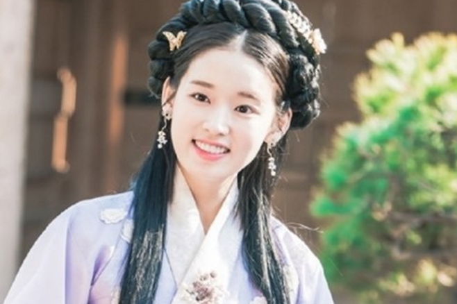 현재 너무 예뻐 한복입고 태어났냐고 할 정도로 난리난 배우한복자태모음 어썸클