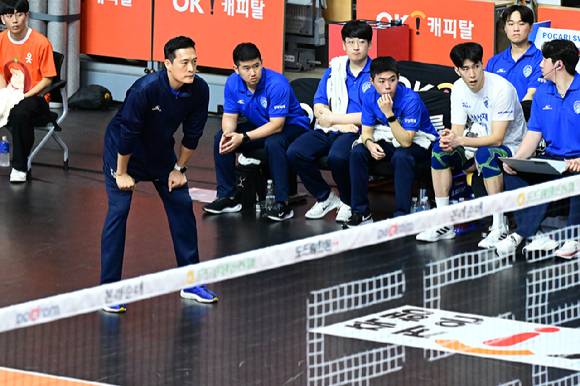 승부처 된 4세트 오기노 OK금융그룹 감독 "화났지만 잘 참았다"