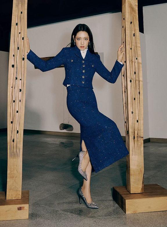 출산후 박신혜확 변한 근황화려하게 예뻐져 놀랍다스모키화장트위트룩 어썸클