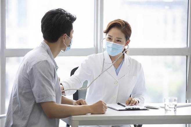 男환자 병원갔더니女의사 치료 받으면 덜 아파 왜일까