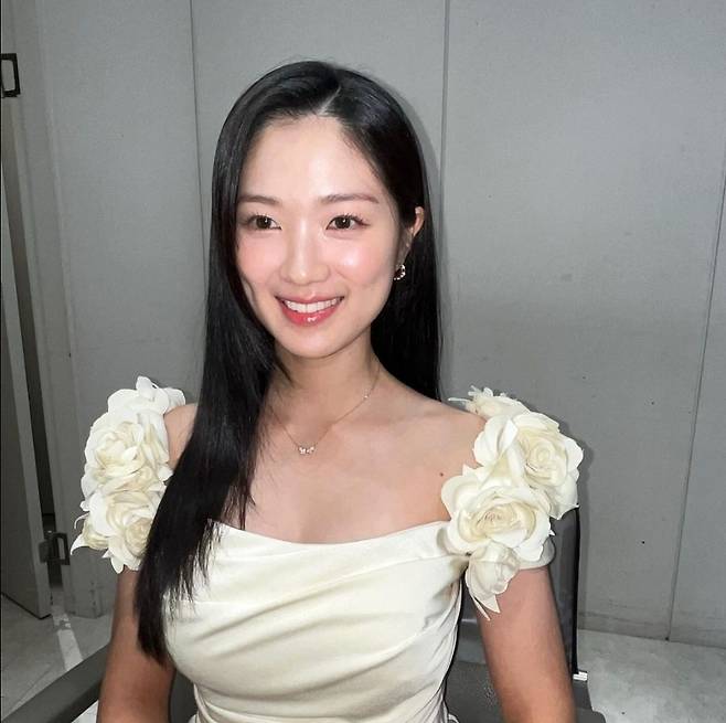 러블리 말티즈 김혜윤 순백의 백장미 화이트 드레스룩 스타와 패션