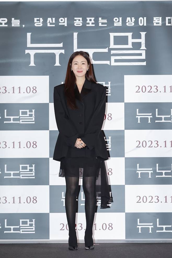 최근 생기 잃은 어두운 얼굴 때문에 이웃들이 무서워 한다는 여배우 필더무비