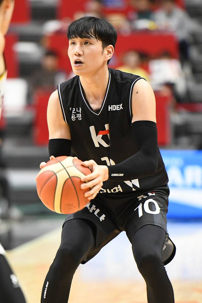 게임리포트 ‘kbl 역대 최고 수비수 문성곤 외곽 득점까지 터진다면