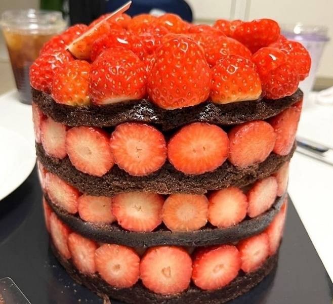 시즌 시작됐다 달콤한 딸기 폭탄 케이크 맛집 8 가지뉴스