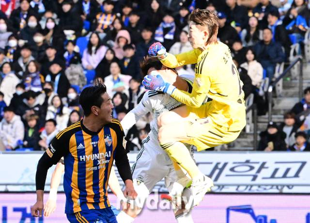 의식 잃은 동료 긴급 이송까지 응급조치 도운 상대팀 후배 진정한 동료 의식 곽경훈의 현장