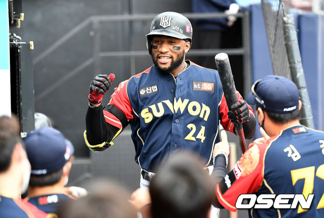 ‘보류권 풀어달라’ LG 부탁 거절하더니, MVP의 전격 복귀, 최강 외인 트리오 완성하다