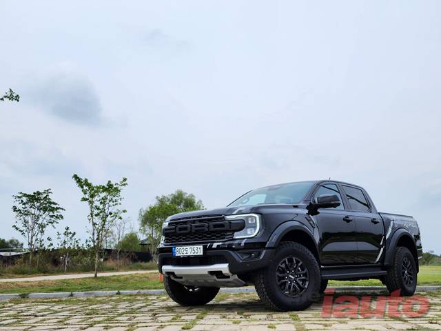 시승기 터프한 움직임을 갖춘 포드 레인저 랩터 더아이오토