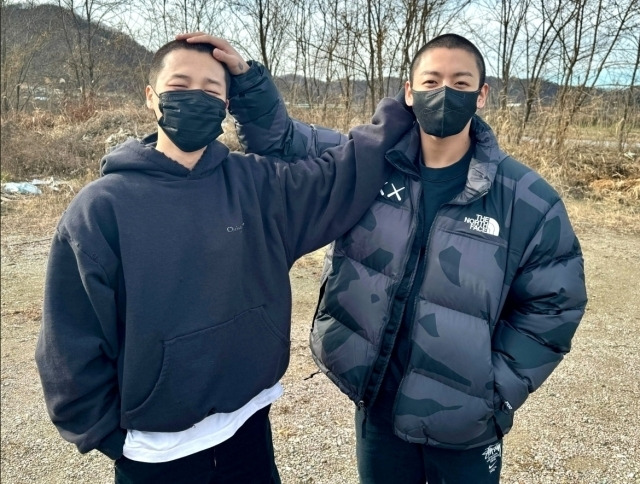 ‘까까머리 Bts 지민·정국 동반 입대그 옆에 ‘의리의리