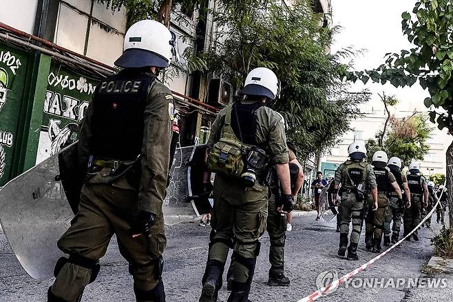 그리스 축구 내년 2월까지 무관중 경기배구장 폭력 사태 여파
