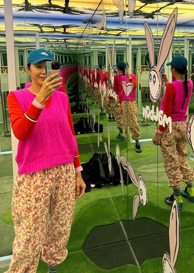 ‘윤종신 아내 전미라 할머니 꽃바지 고정관념 파괴한 시선강탈 테니스룩 패션엔