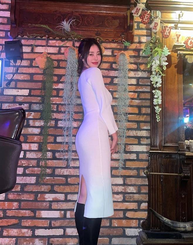 서동주 크리스마스를 기다리며 홀리데이에 딱 새하얀 머메이드 드레스룩 스타와 패션