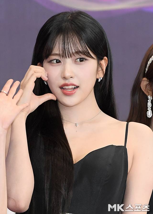 안유진 ”신데렐라 같아 시스루 하이힐 빛난 민소매 플리츠 드레스룩 스타와 패션