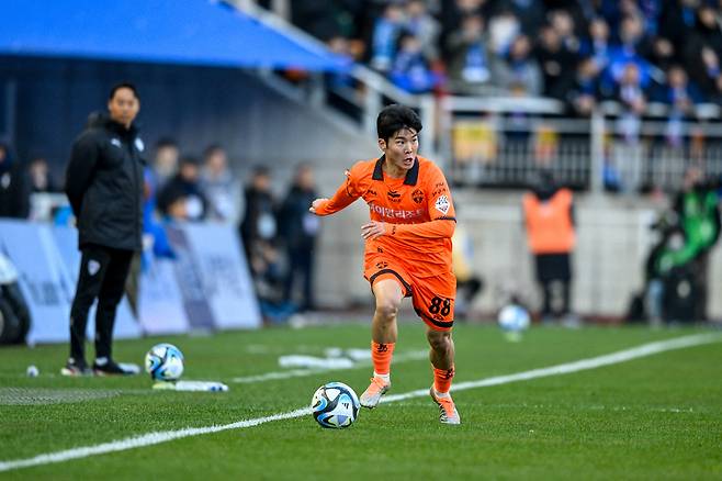 Goal 인터뷰 ② 내년에도 강원fc 유니폼 입는 황문기 사이드백 포지션 더 배우고자많은 경기 뛰고파”
