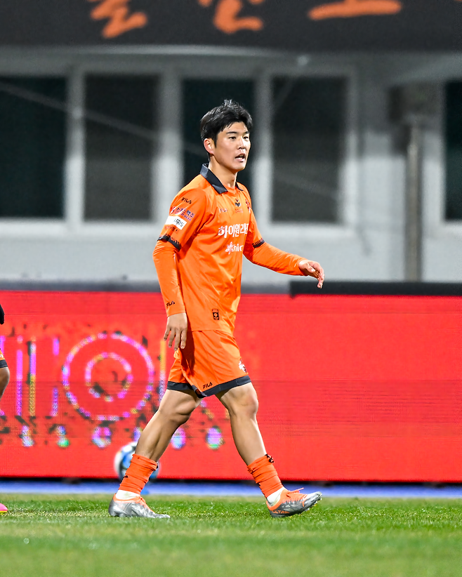 Goal 인터뷰 ② 내년에도 강원fc 유니폼 입는 황문기 사이드백 포지션 더 배우고자많은 경기 뛰고파”