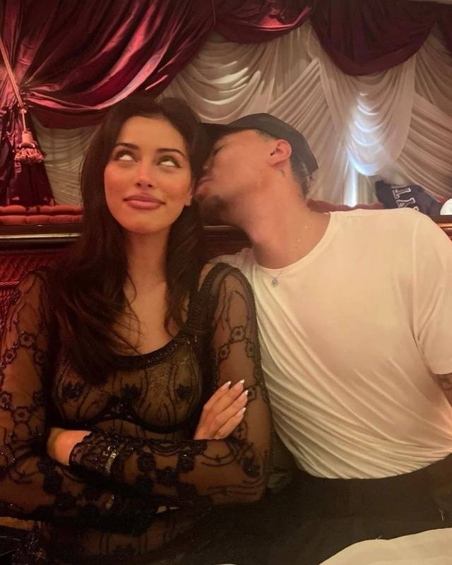 여친의 '키스 마크'자랑한 에버턴 MF…EPL복귀 '파란불'→'애정전선'도 쾌청→Happy X-mas