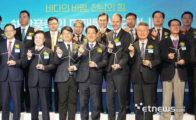 전남도 세계적 해상풍력 메카 잰걸음7개 시·군 주민 참여·이익 공유 협약