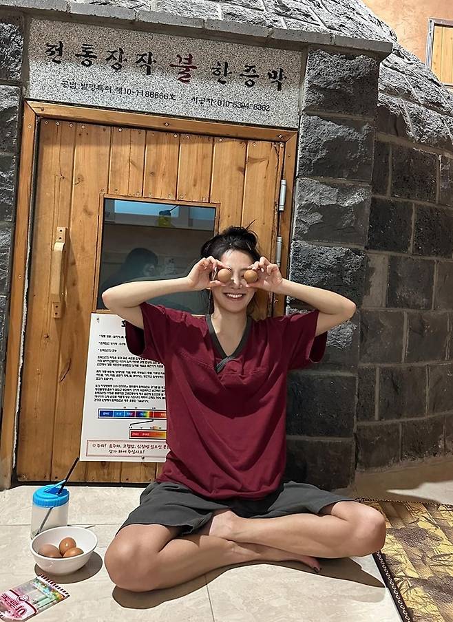 소녀시대 효연 꽃무늬 할머니 패션 한 겨울 제대로 굴욕없는 코티지코어룩 패션엔