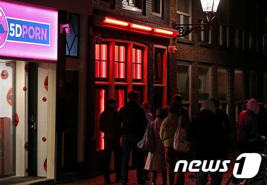 성매매 합법 암스테르담 홍등가 도심 외곽으로 이전 추진내부 반발