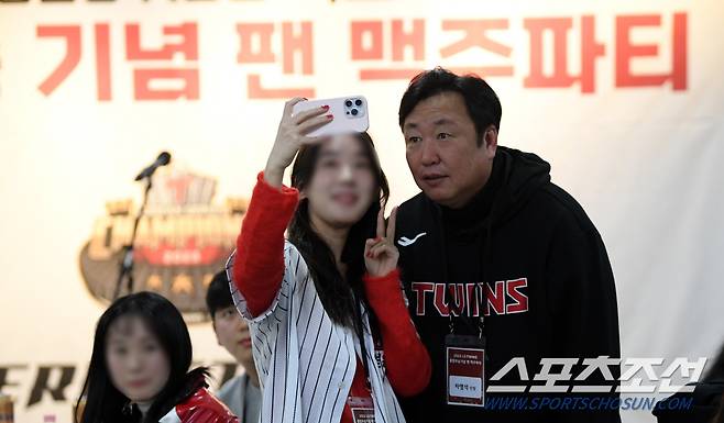 내년에 우승하면 또하고 싶다 무려 100대1의 경쟁률 차명석의 우승공약 팬 맥주파티 우승팀의 디테일과 행복이