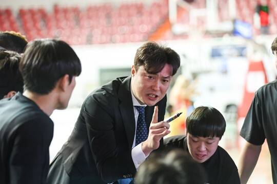 경기 후 조동현 현대모비스 감독 나가는 선수들마다 최선을 다했다” 송영진 Kt 감독 졸전이었다”