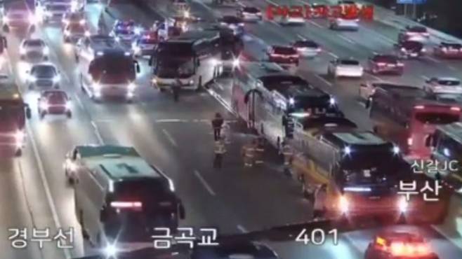 경부고속도로 죽전휴게소 인근 버스 4대 추돌‥6명 경상