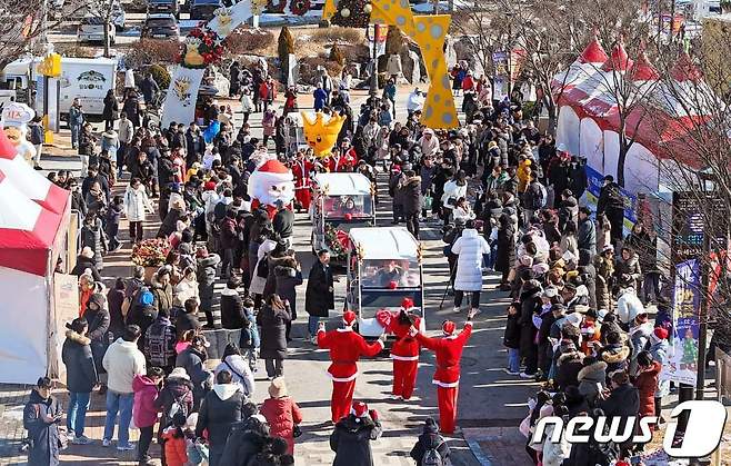 포토 임실치즈테마파크서 산타축제어서들 오세요