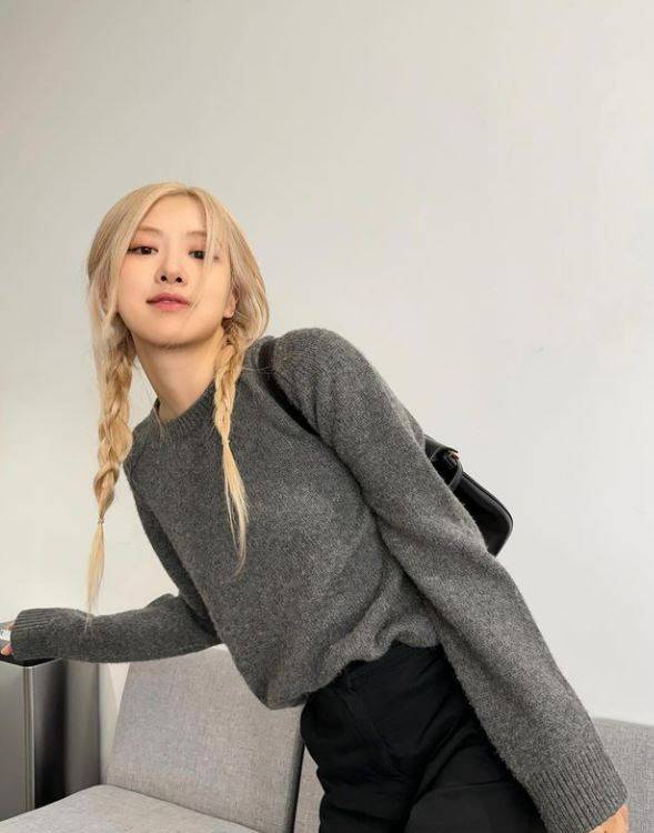블론드 염색하고 싶다면 꼭 봐야할 로제 스타일링법 헤어핏