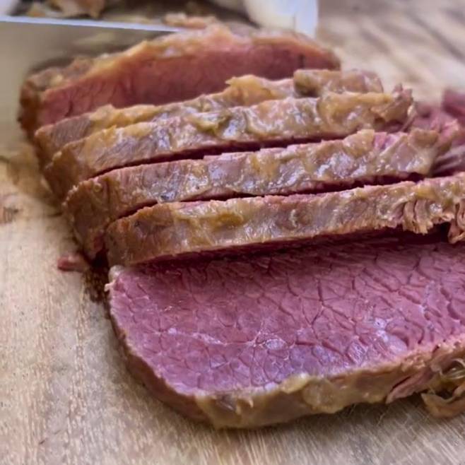 육즙 가득한 비프 베이글 샌드위치 서울 맛집 4 에스콰이어 코리아