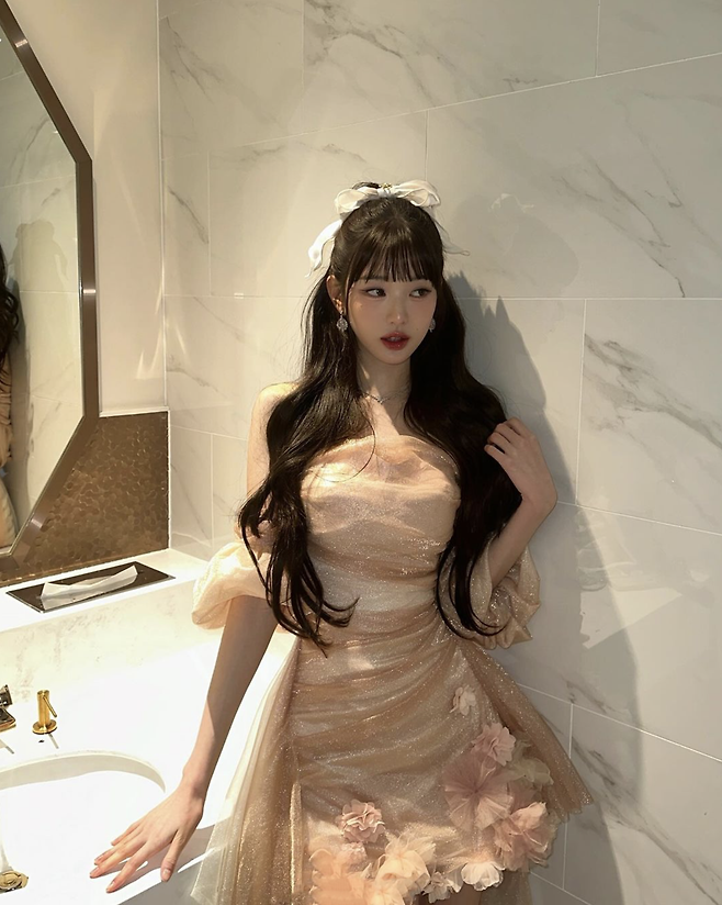 장원영 제니 Pick 발레코어룩 리본 헤어 스타일링 더 케이커