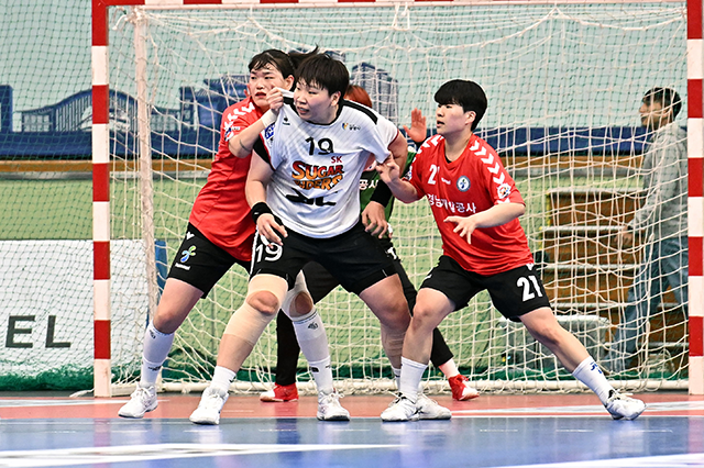 Sk슈가글라이더즈 경남개발공사 꺾고 4연승으로 1위 독주 여자핸드볼