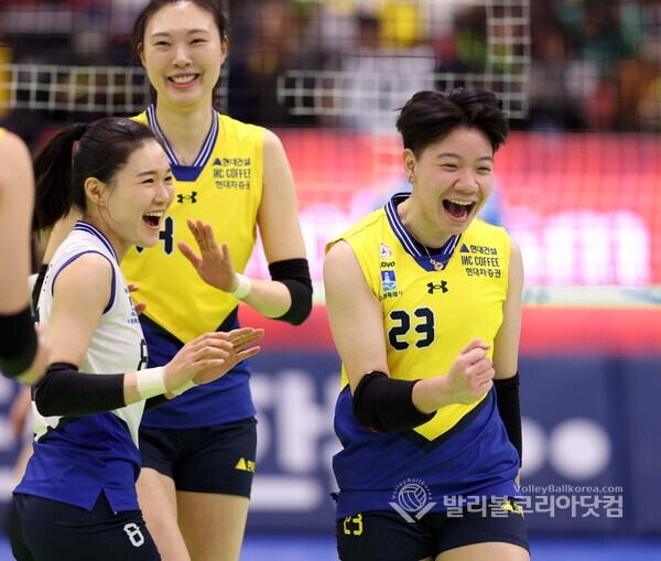 공격성공 환호하는 위파위와 김연견