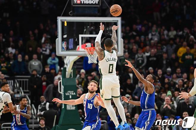 릴라드 버저비터 3점슛 Nba 밀워키 새크라멘토에 짜릿한 뒤집기