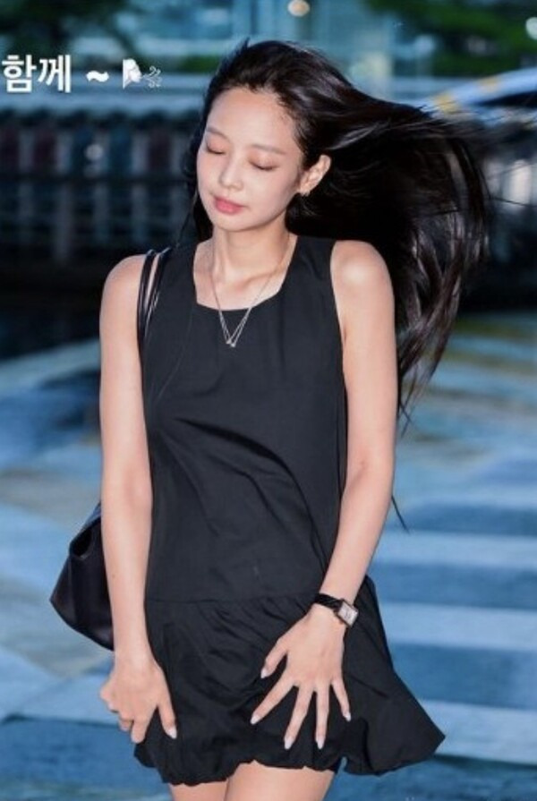 제니 옷장 속 카디건청바지 필승 조합 컬렉션 이포커스