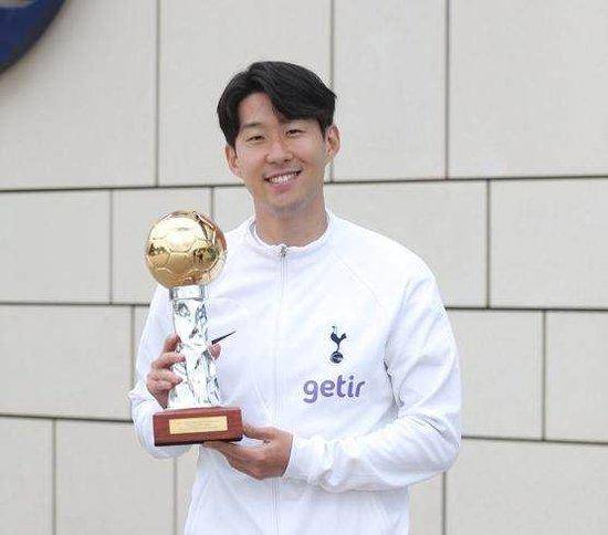 손흥민 아시아 발롱도르 7년 연속 확정세계 최다 54골 호날두 3위 수상 실패