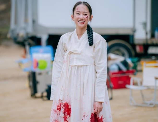 결혼 소식 알리며 생애 첫 웨딩드레스 자태 공개한 대세 여배우 필더무비