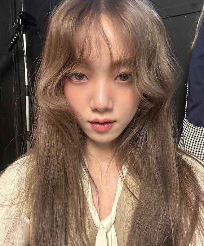 가을 뮤트 대표 연예인 이성경 여자 염색 추천 애쉬 브라운 뷰티는 내운명
