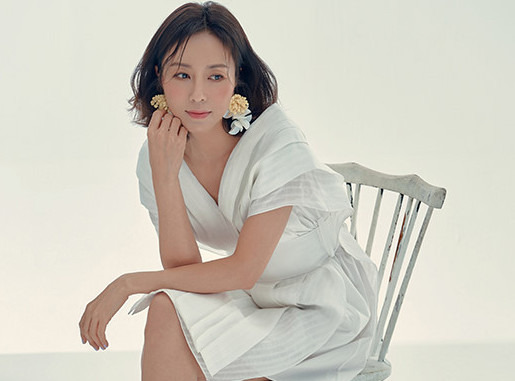 50대라고 안믿기는 동안미모의 싱글 여배우 스포엔 뉴세이