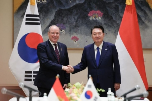 40억 아파트도 사줬다”혼외자에 돈 주다 걸린 모나코 왕