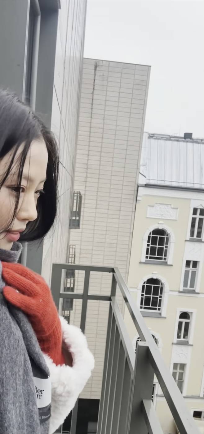 고민시 영화 같은 베를린 여행 ‘청순 미모 자랑한 플리스 재킷 코트 머플러 패션 스타와 패션