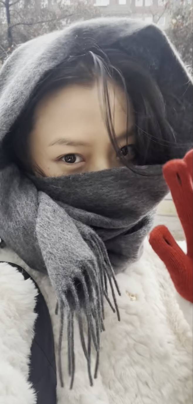 고민시 영화 같은 베를린 여행 ‘청순 미모 자랑한 플리스 재킷 코트 머플러 패션 스타와 패션